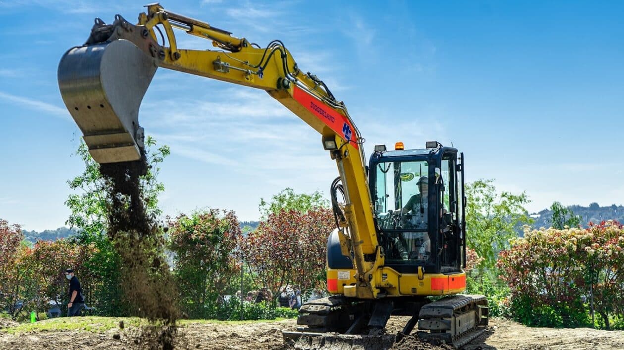 Forget Rollercoasters – At Diggerland, You Can Drive REAL JCBs | DOWTK
